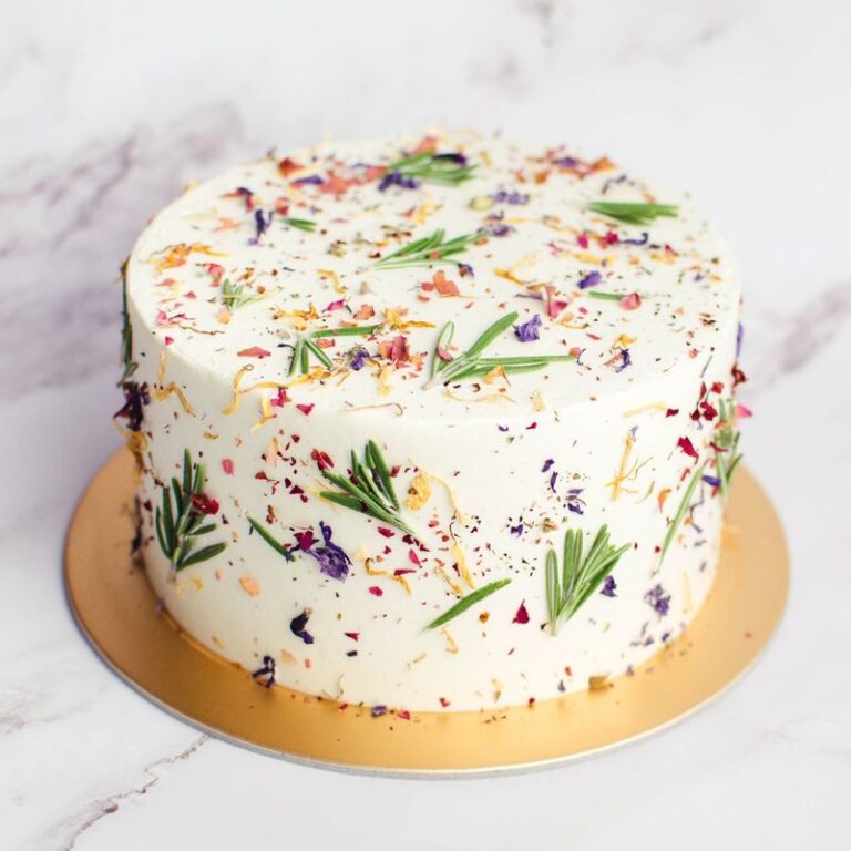 15 Ways to Decorate Cakes Like an Experienced Baker